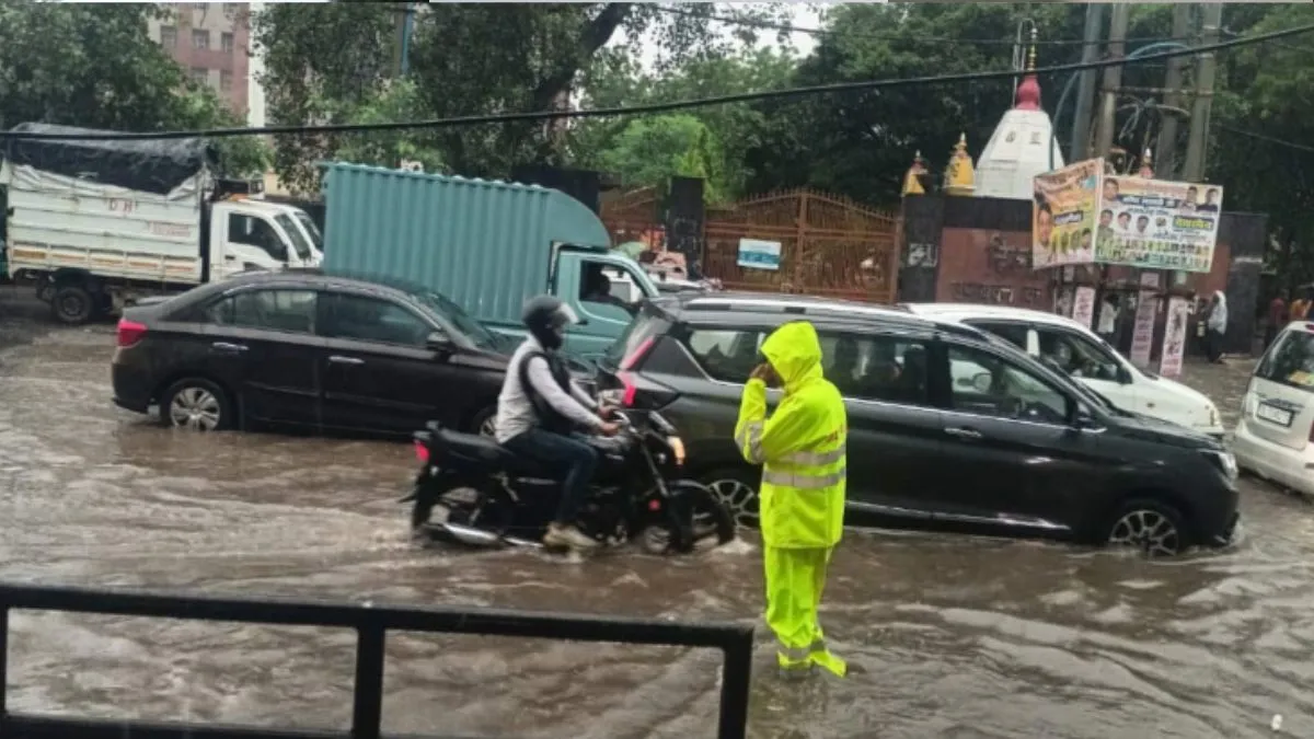 Delhi Traffic Update: Heavy Rains, Waterlogging Cause Congestions At Mathura Carriageway, MB ...